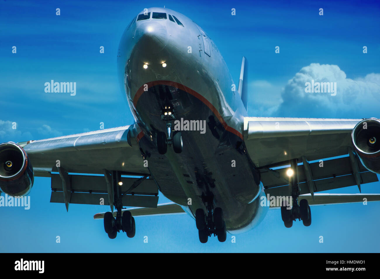 Airliner flying overhead with contrails hi-res stock photography and ...