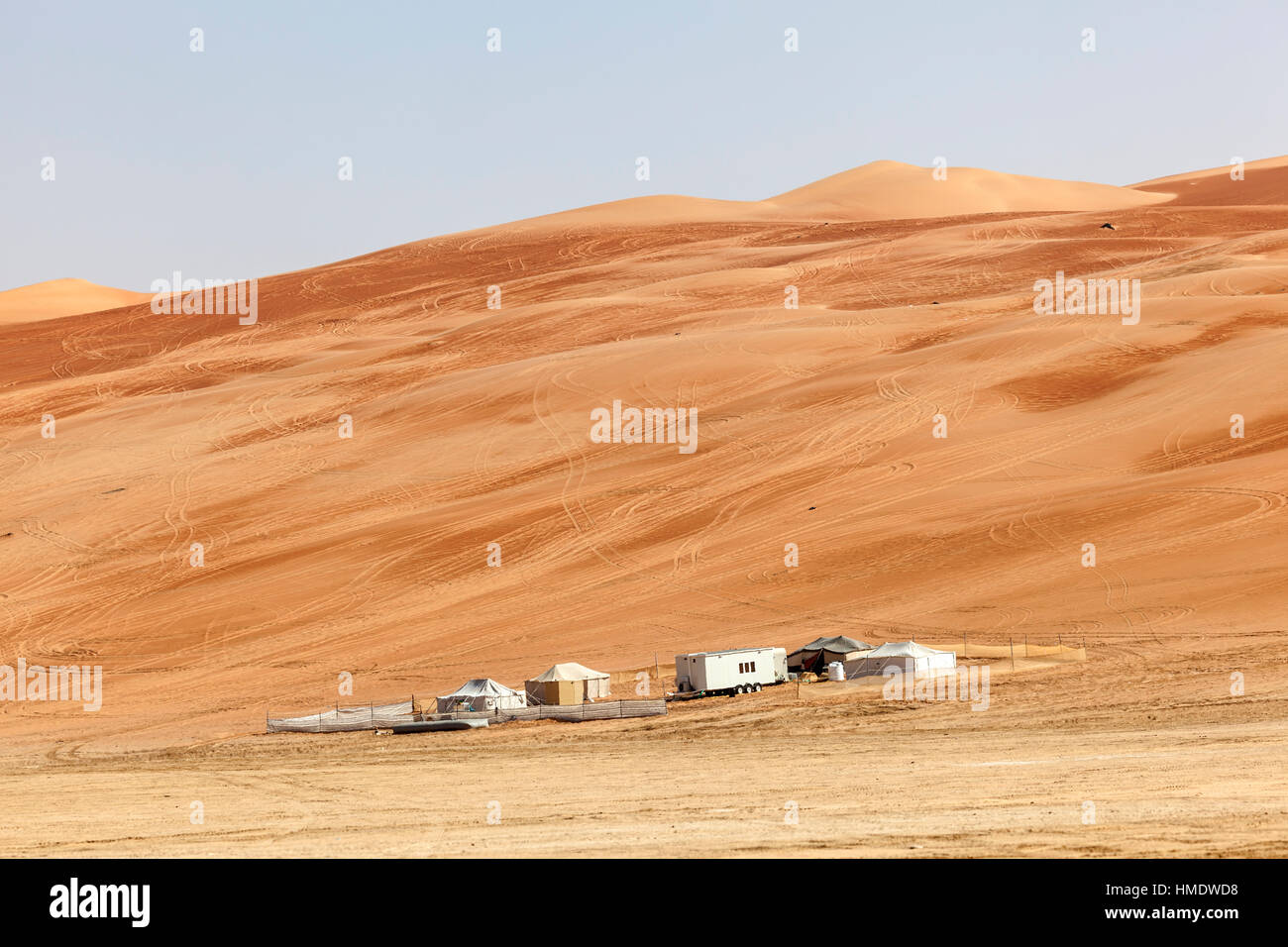 Desert camp at the Moreeb Dune in Liwa Oasis area Stock Photo - Alamy