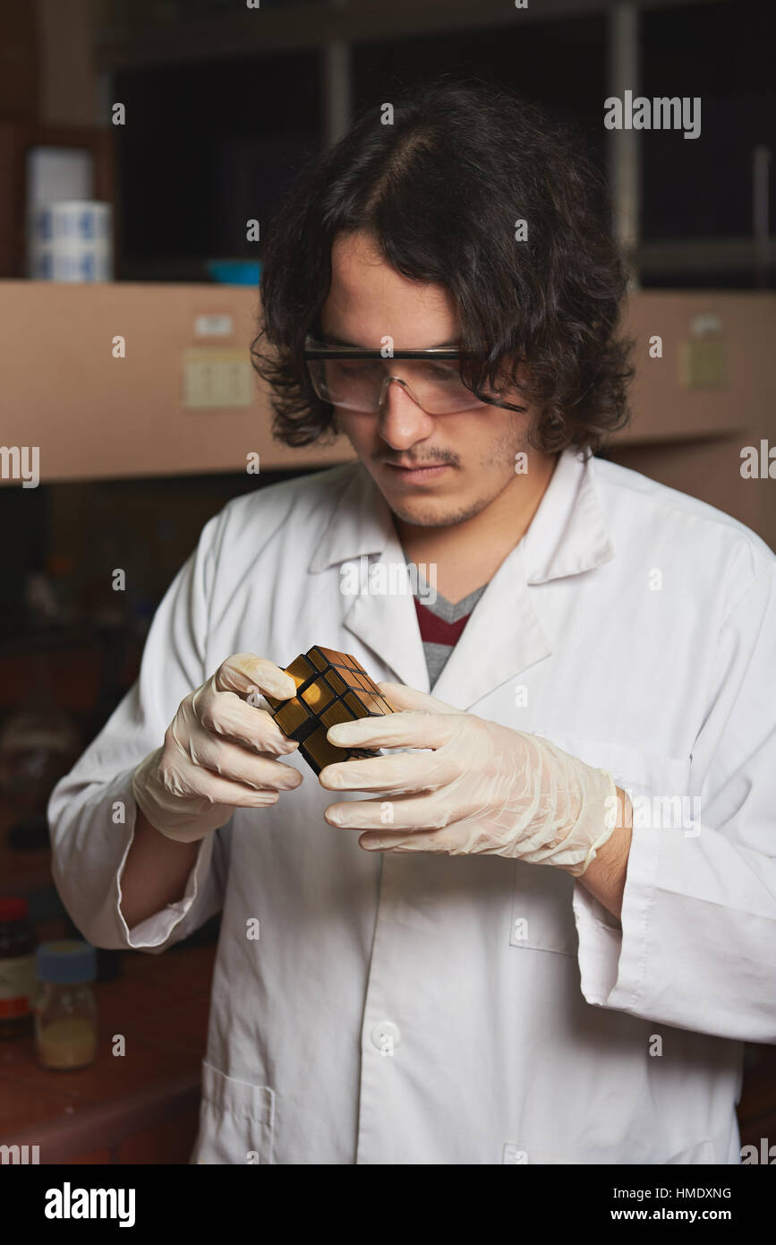 Man scientist hi-res stock photography and images - Alamy