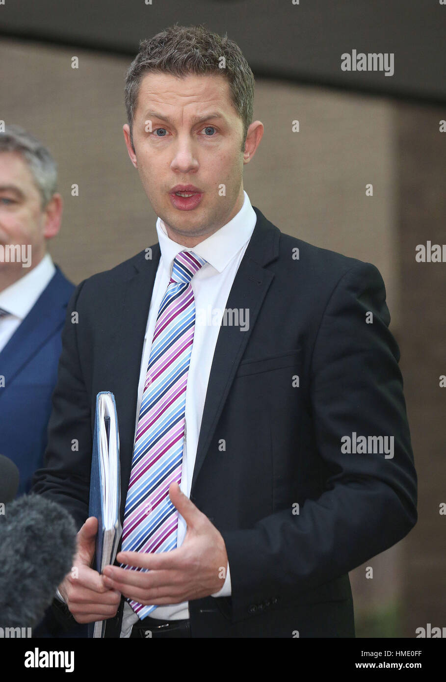 Detective Superintendent Nick John speaking outside Southwark Crown ...