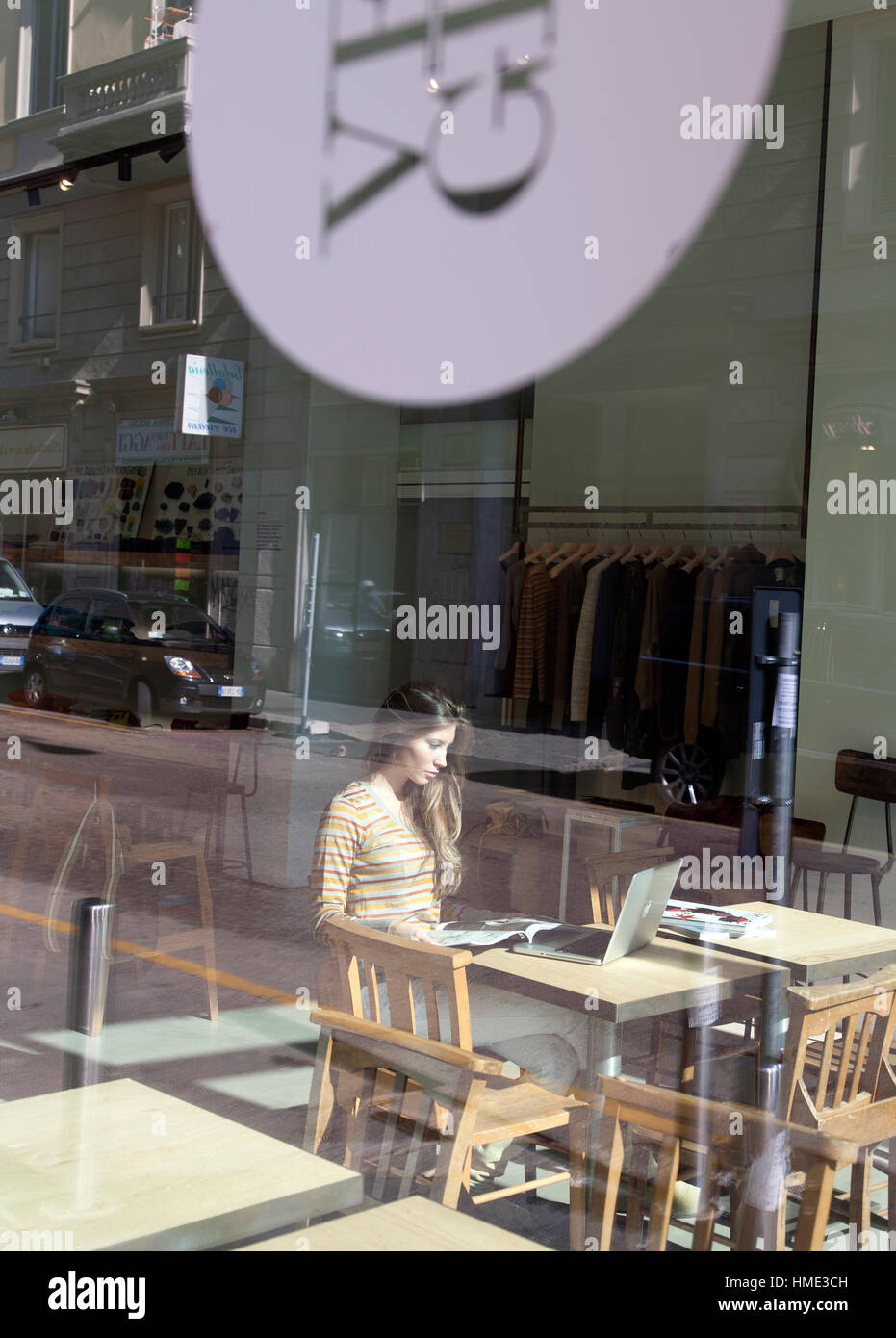 Italian girl face hi-res stock photography and images - Alamy