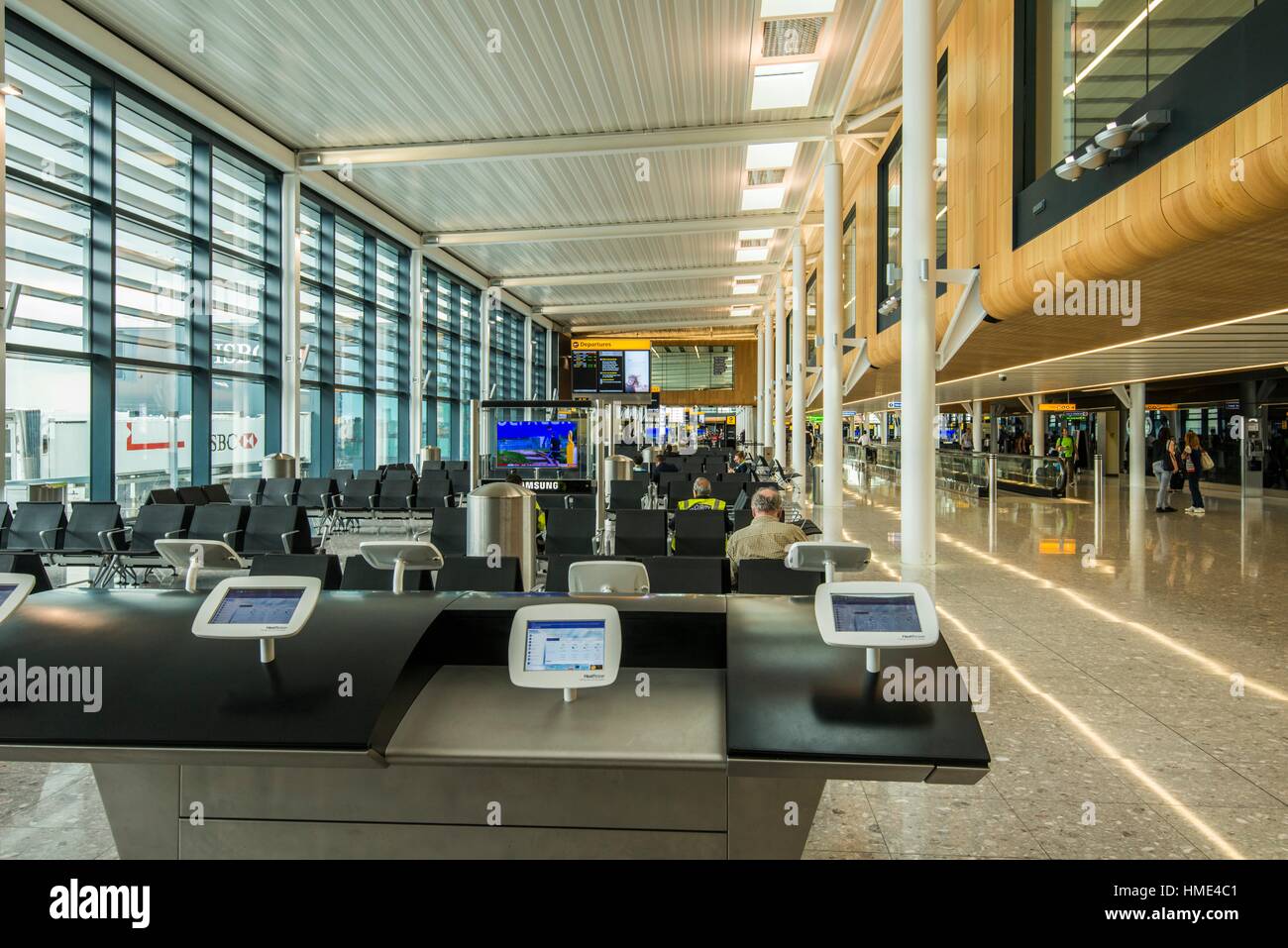 Heathrow terminal 2 interior hi-res stock photography and images - Alamy
