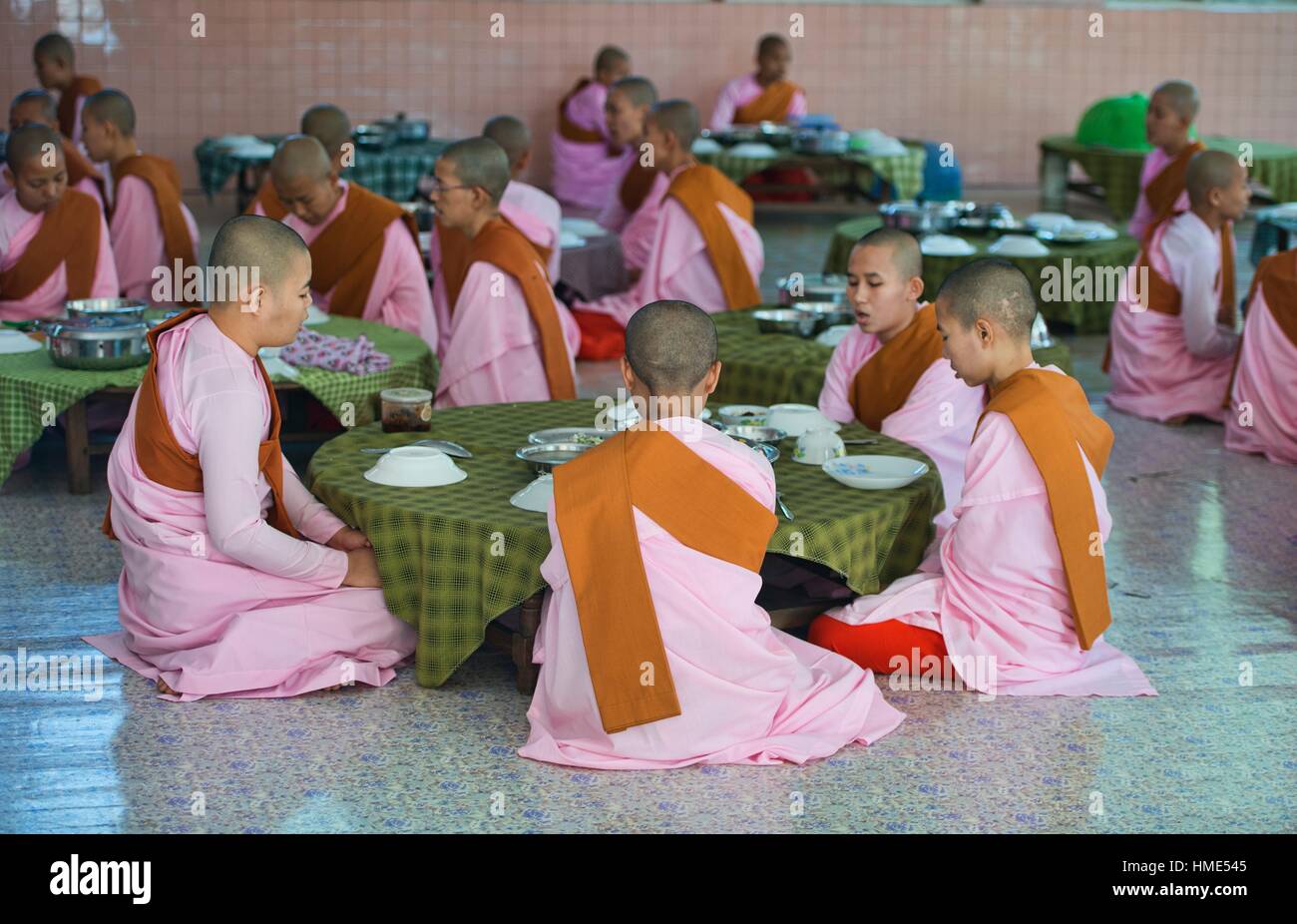 Nuns eating hi-res stock photography and images - Alamy