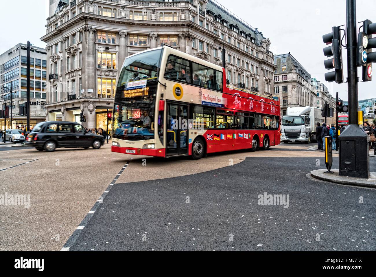 Bus circle hi-res stock photography and images - Alamy
