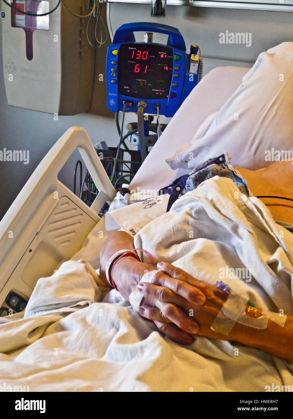 Patient monitor blood pressure hi-res stock photography and images - Alamy