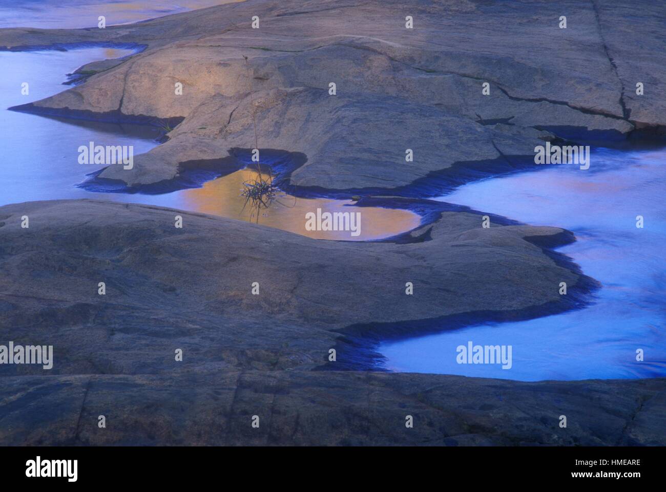 Reflections in smooth water hi-res stock photography and images - Alamy