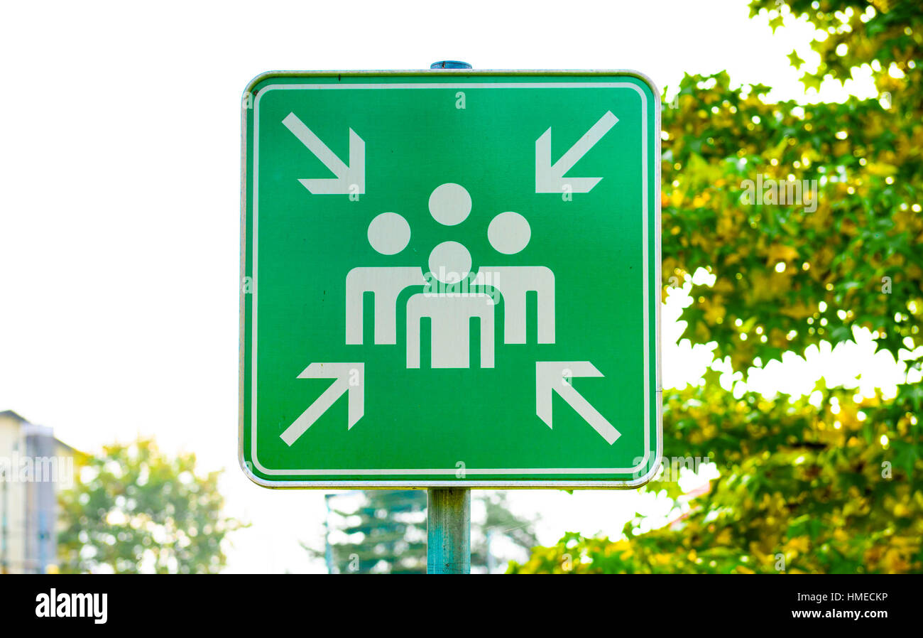 Green sign emergency assembly point hi-res stock photography and images ...