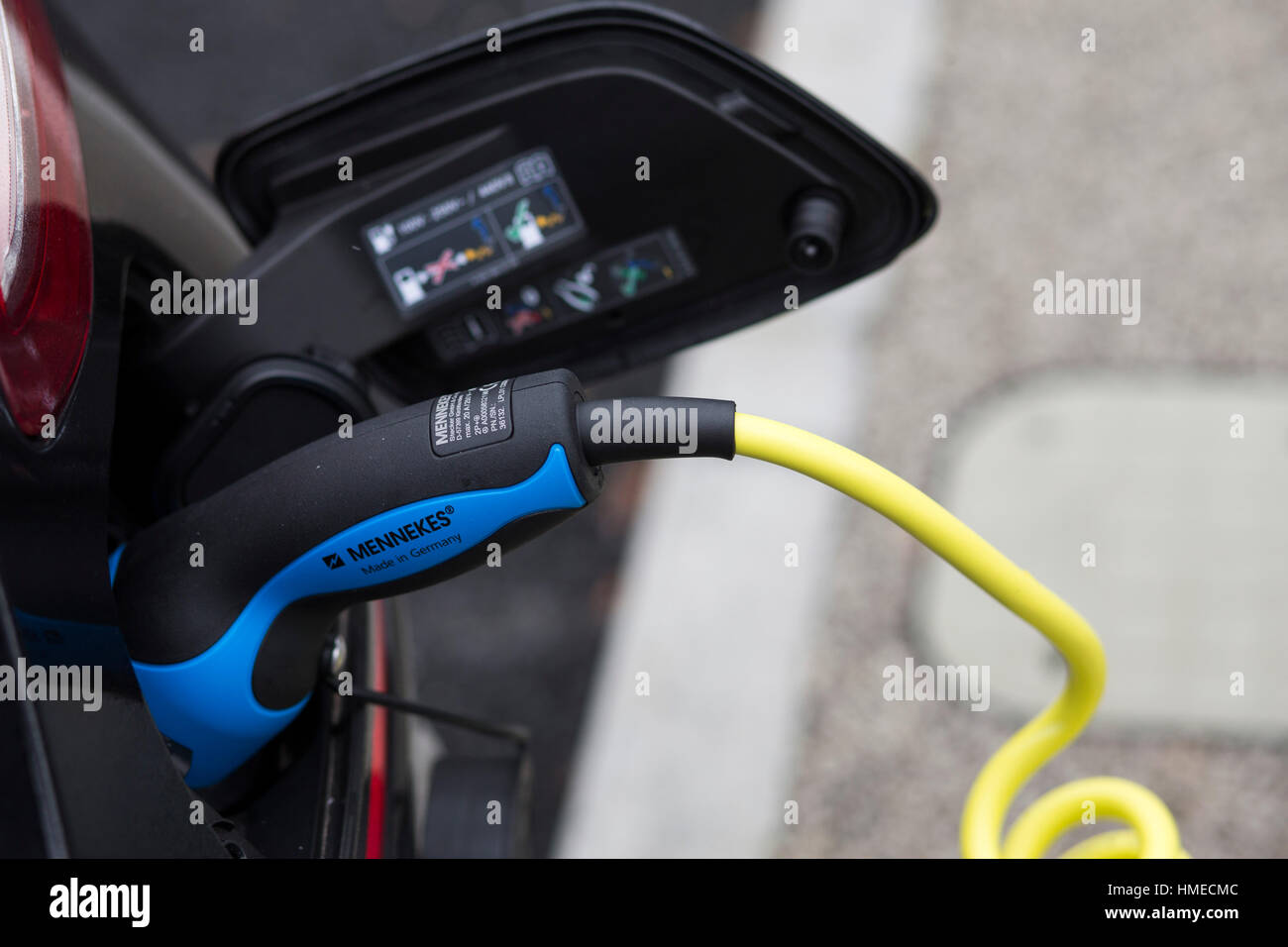 Multi vehicle charging hi-res stock photography and images - Alamy
