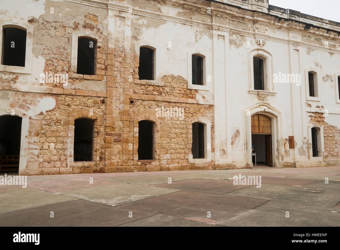 Casemates (vaulted rooms) around Main Plaza (Plaza de Armas, Castillo ...