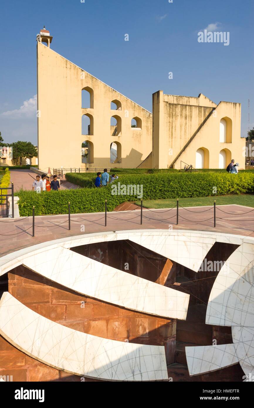 Series sundial hi-res stock photography and images - Alamy