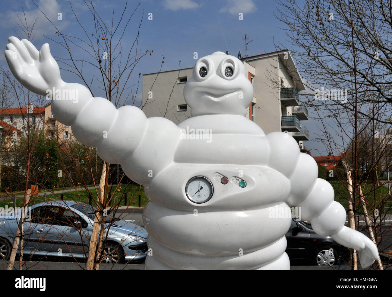 Michelin man mascot hi-res stock photography and images - Alamy