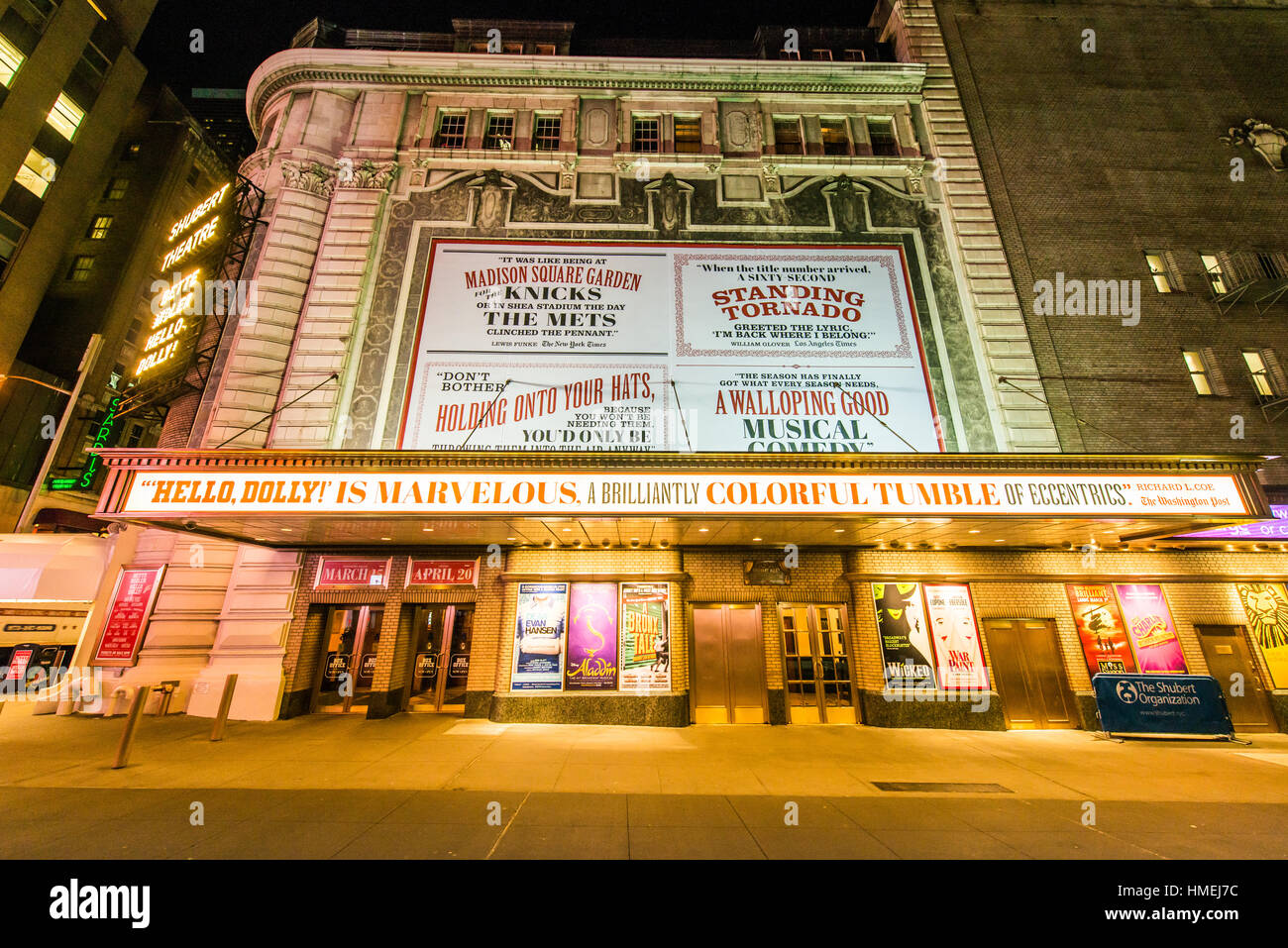 Times square toshiba screens hi-res stock photography and images - Alamy