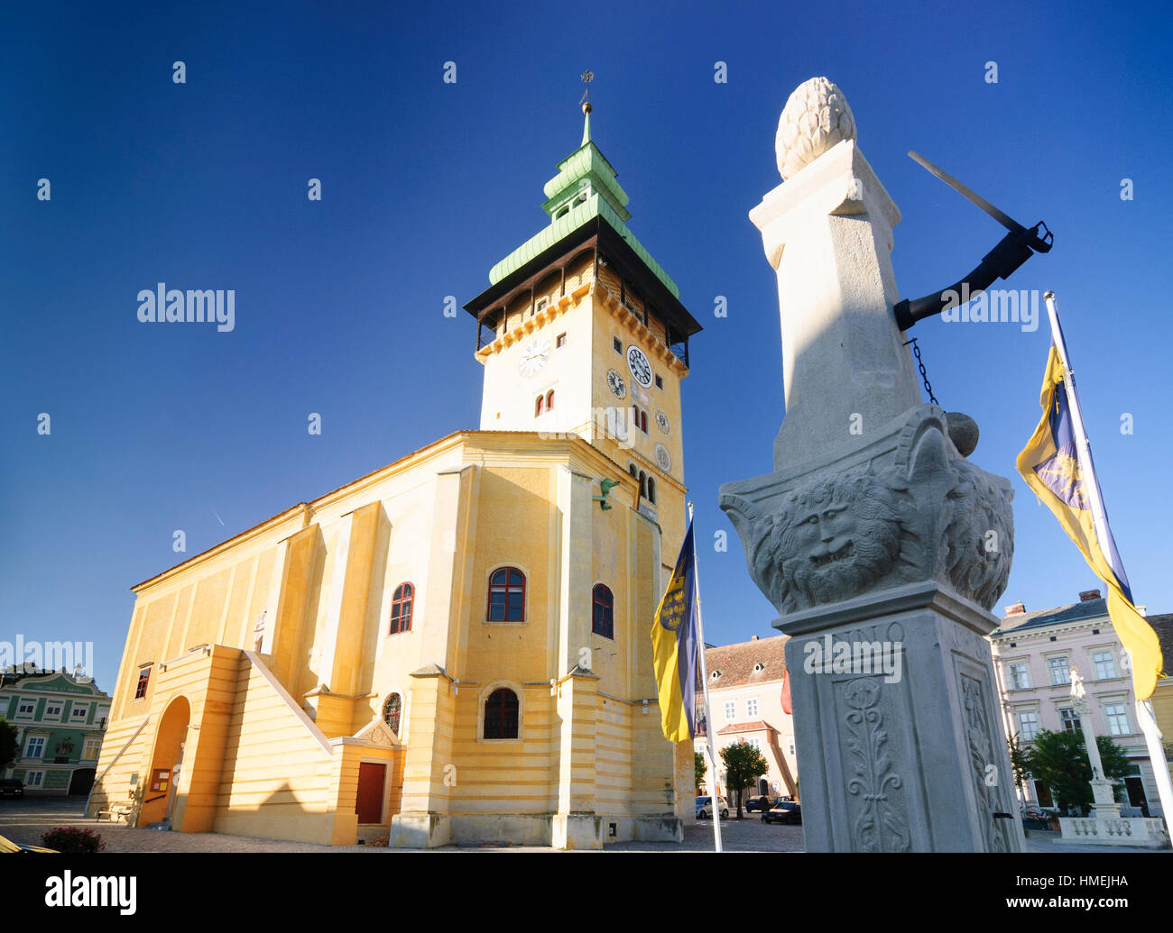 Retz: Hauptplatz Main square with town hall and pillory, Weinviertel ...
