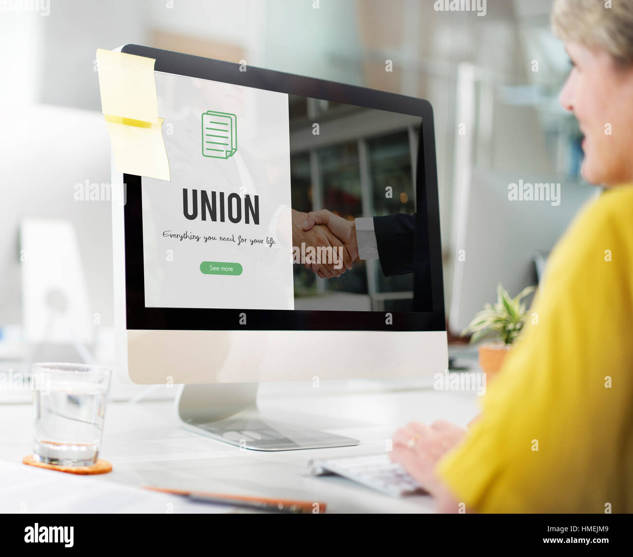 Union word on business handshake background Stock Photo - Alamy