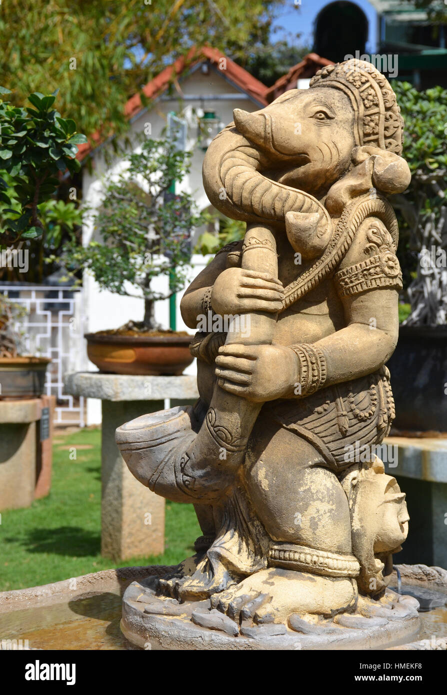Asian garden statue Stock Photo - Alamy