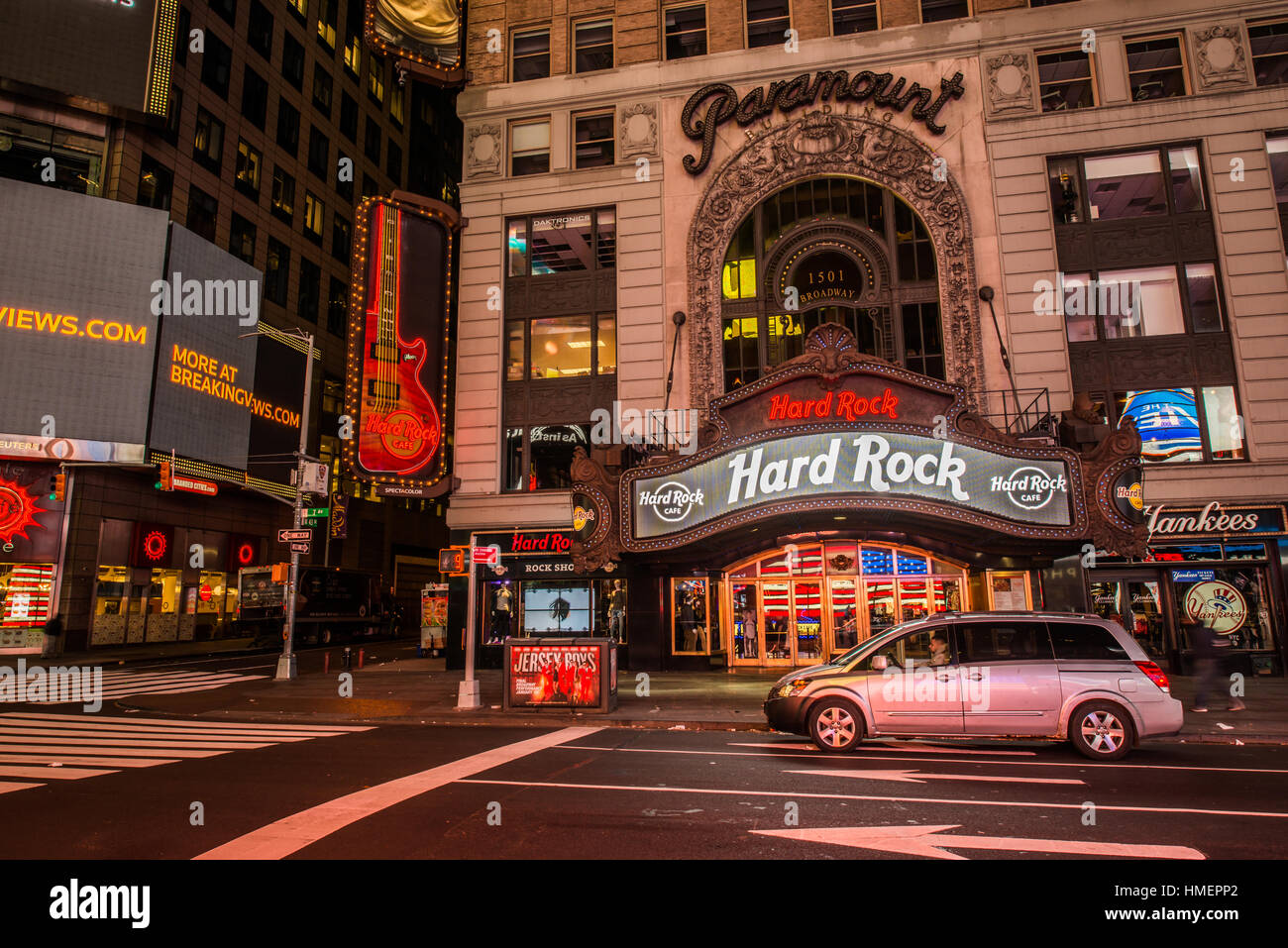Night shots of Times Square Manhattan Stock Photo - Alamy