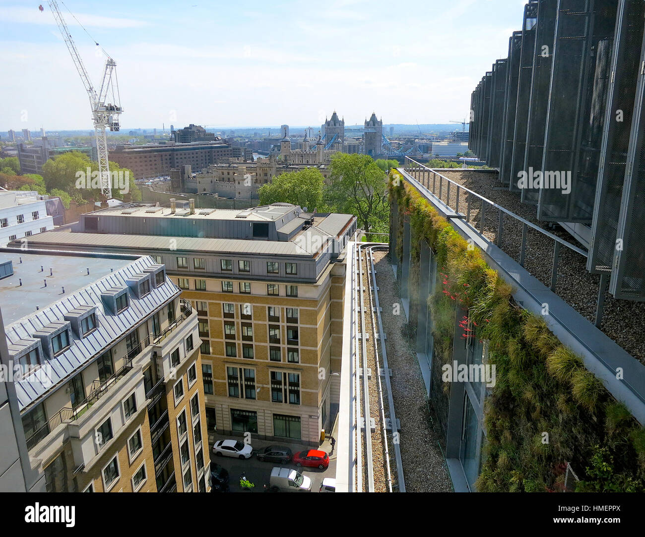 Rooftop crane hi-res stock photography and images - Alamy