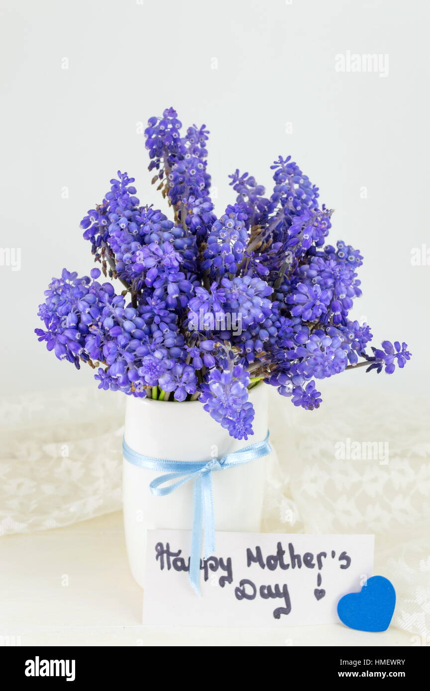 Bouquet of flowers thank you note hi-res stock photography and images ...