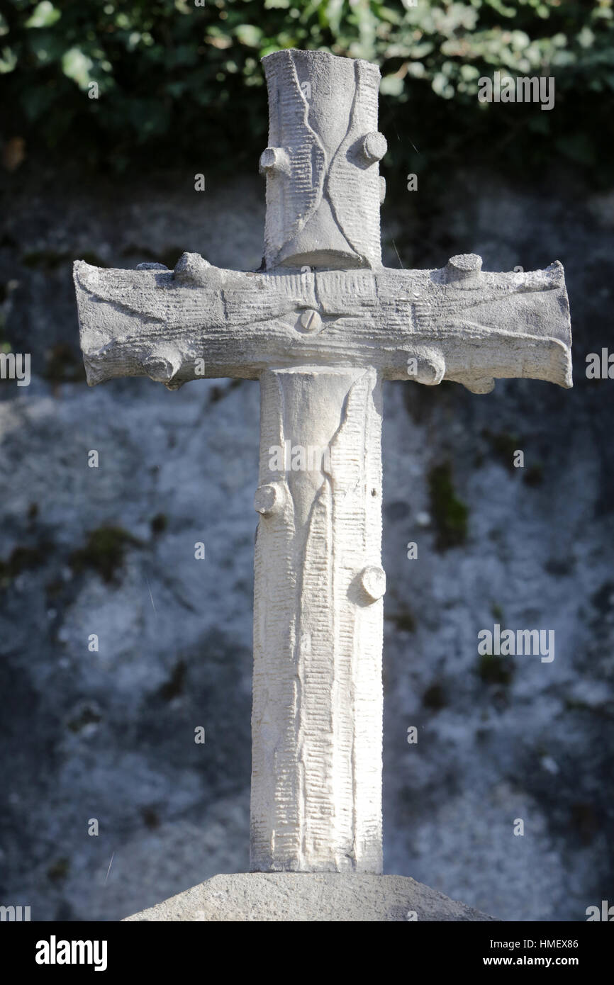 Une croix en bois hi-res stock photography and images - Alamy