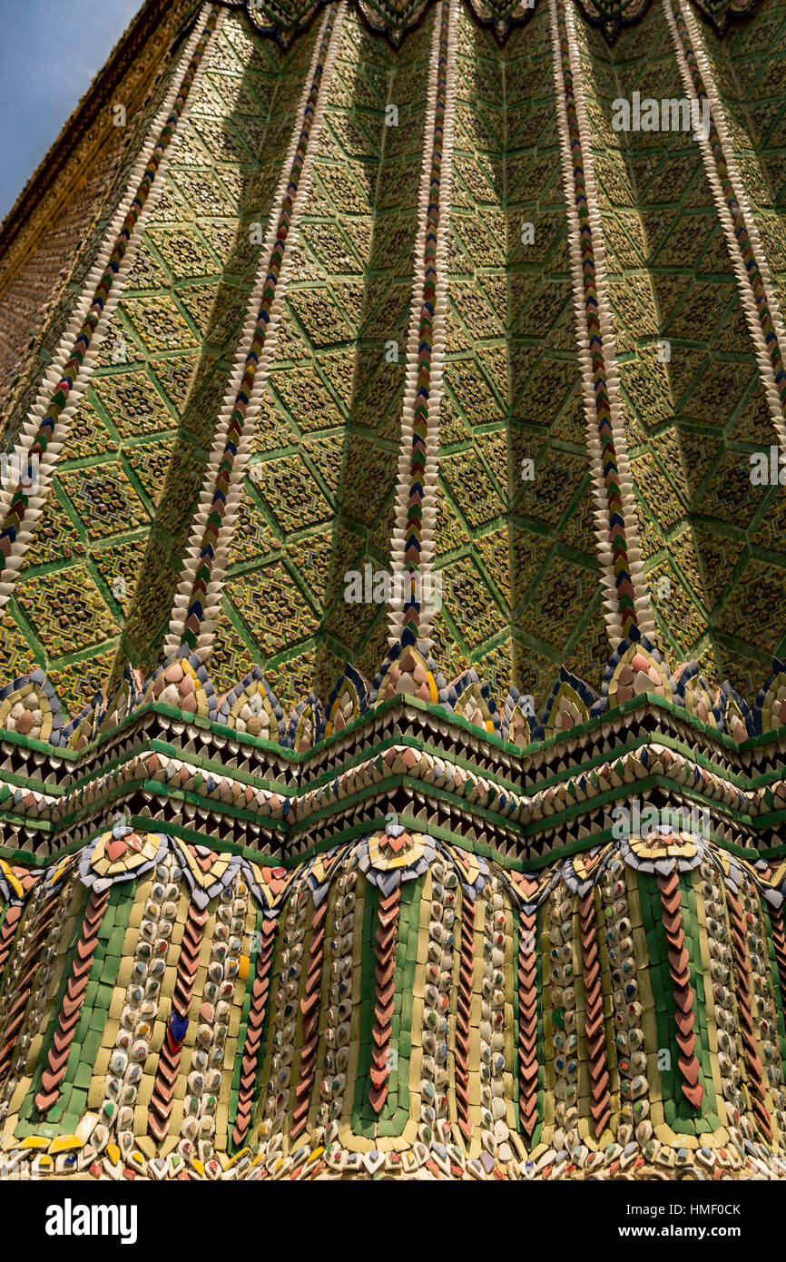 Intricate wall patterns on the building in Wat Phra Kaew, in Bangkok ...