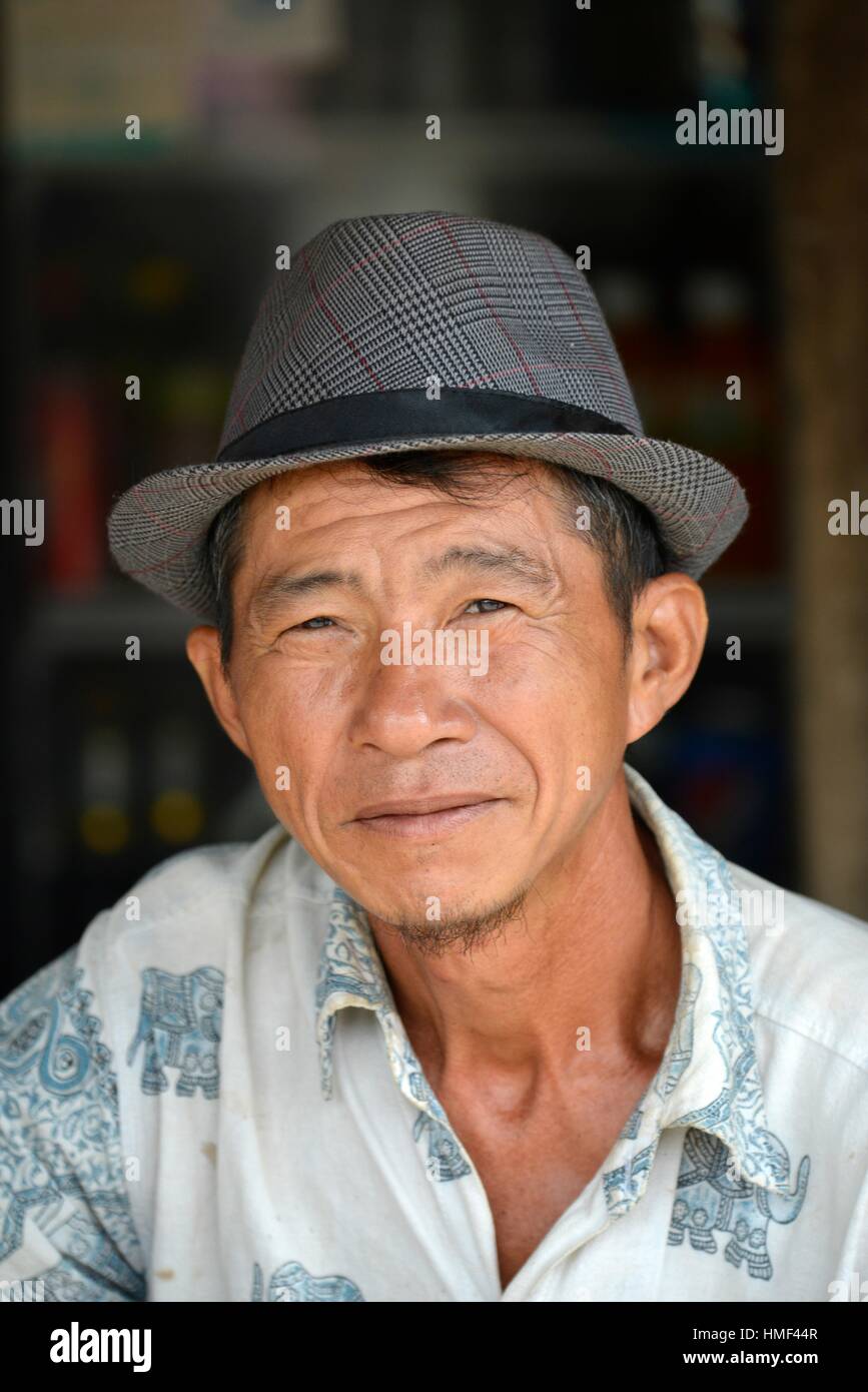 Old asia man hi-res stock photography and images - Alamy