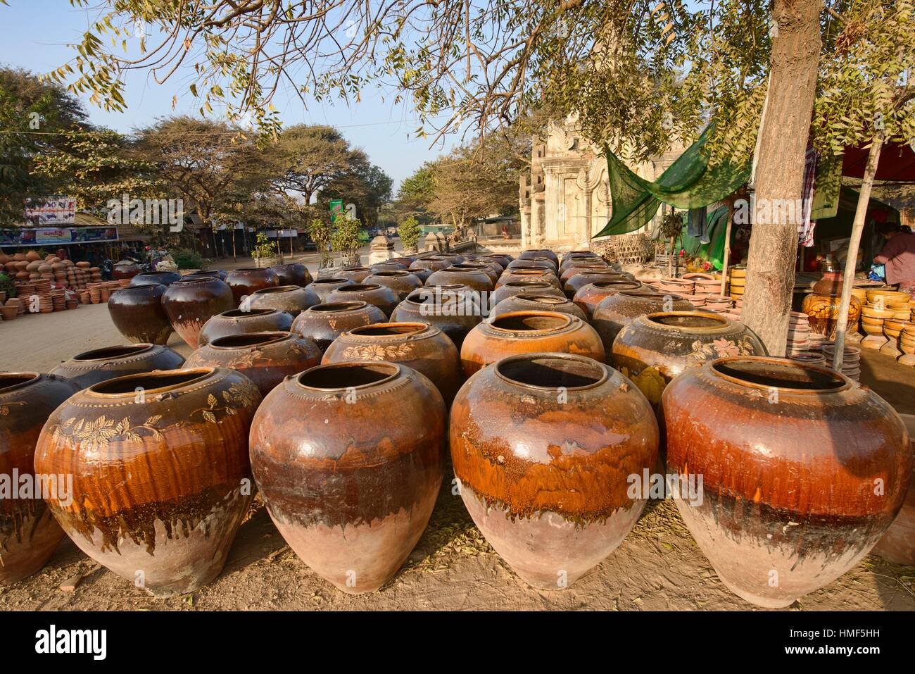 Giant ceramic vase hi-res stock photography and images - Alamy