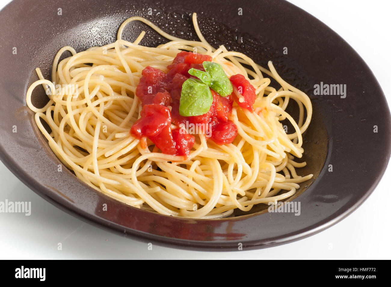 spaghetti with fresh tomato and basil Stock Photo - Alamy