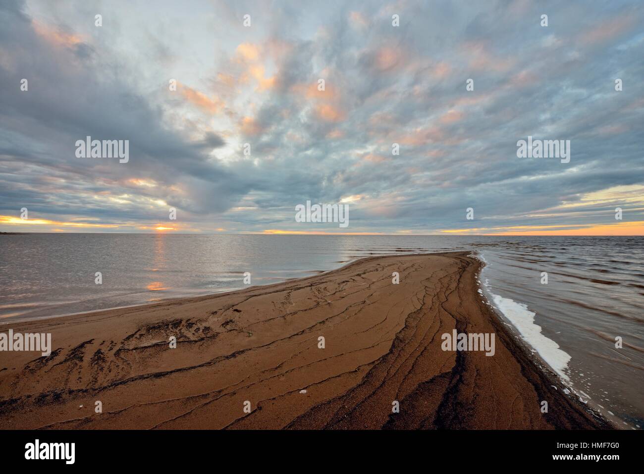 Shoreline great slave lake, canada hi-res stock photography and images ...