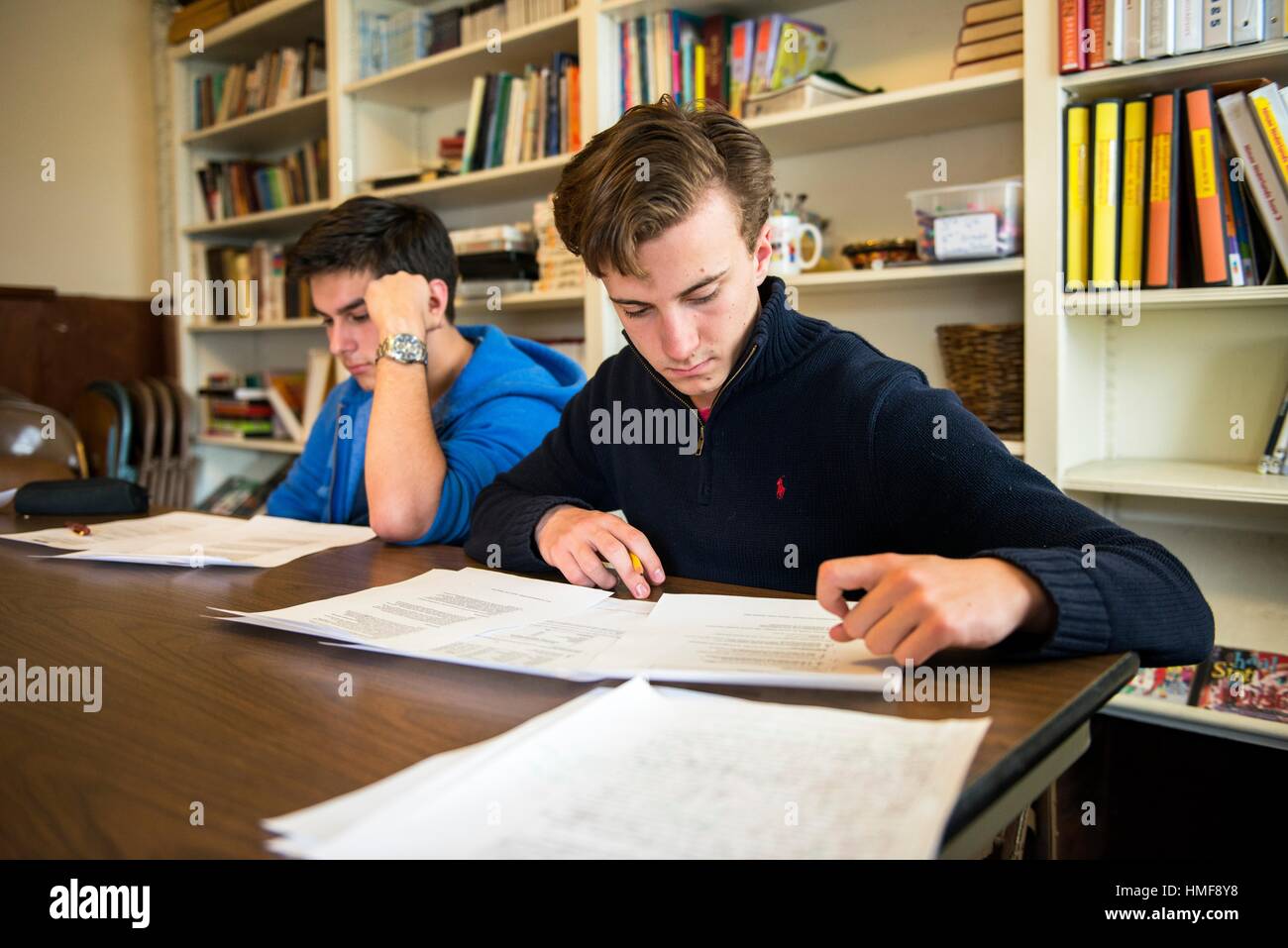 Usa two male students working hi-res stock photography and images - Alamy