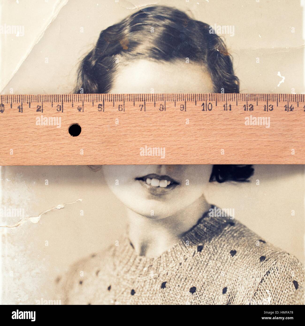 Black ruler hi-res stock photography and images - Alamy