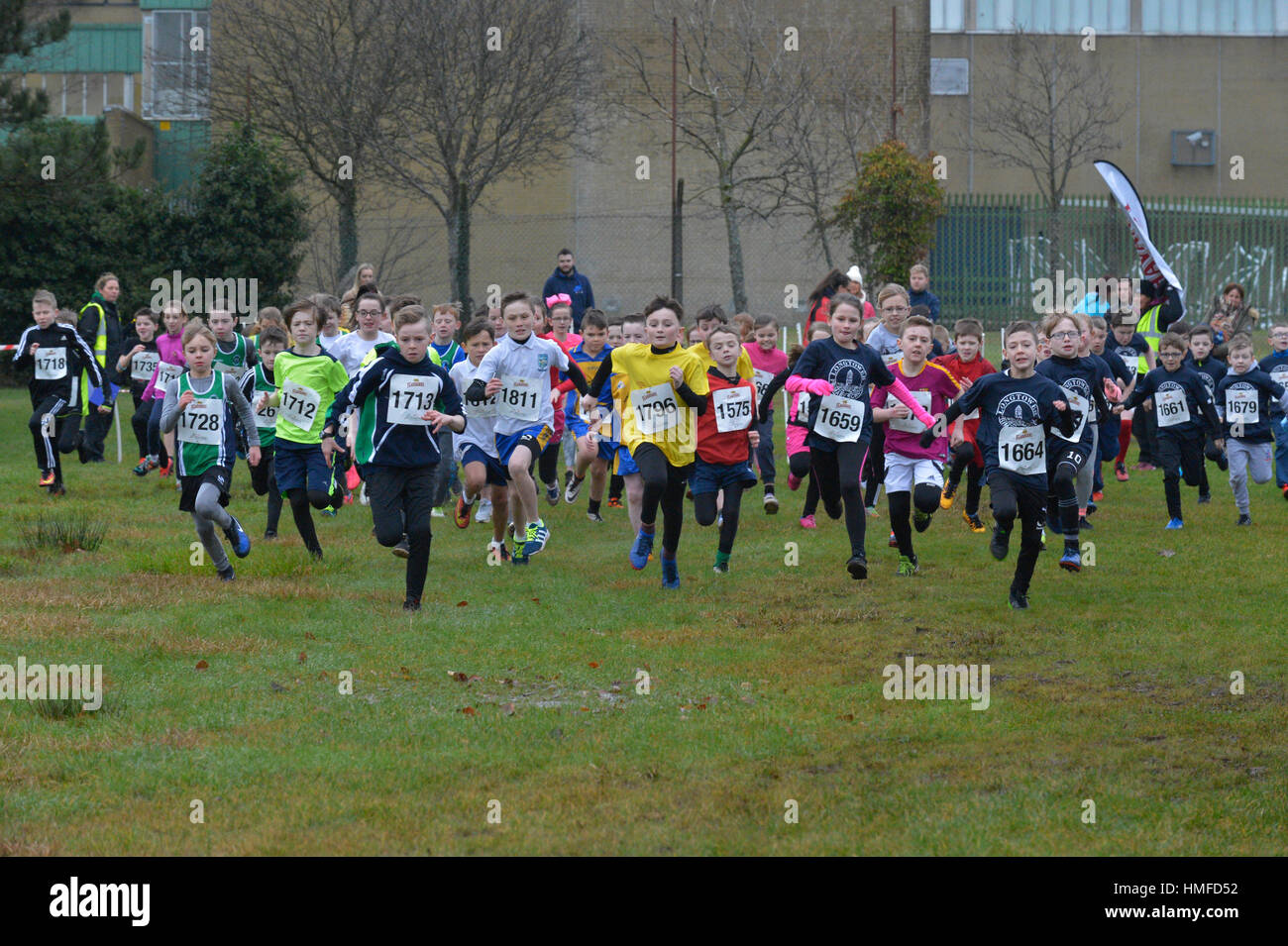 Children compete in primary school cross country race in Derry ...