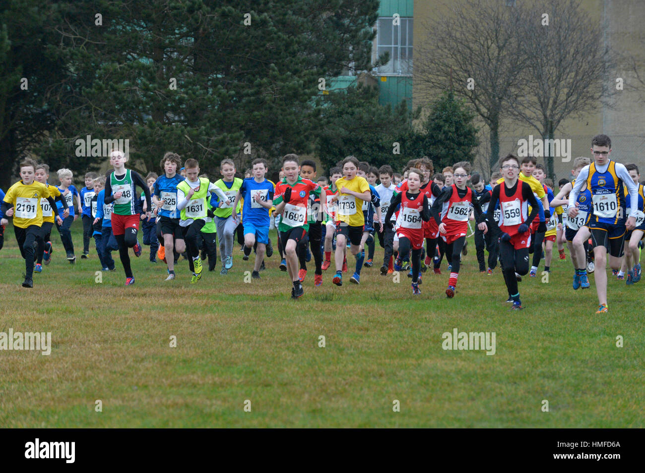 Children compete in primary school cross country race in Derry ...