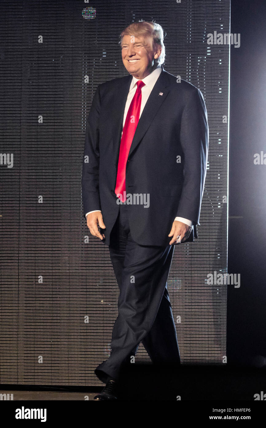 OCTOBER 15, 2016, EDISON, NJ - Donald Trump speaks at Edison New Jersey ...