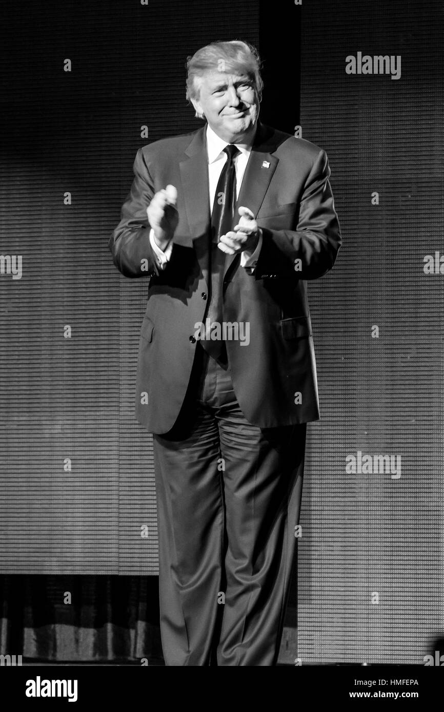 OCTOBER 15, 2016, EDISON, NJ - Donald Trump speaks at Edison New Jersey ...