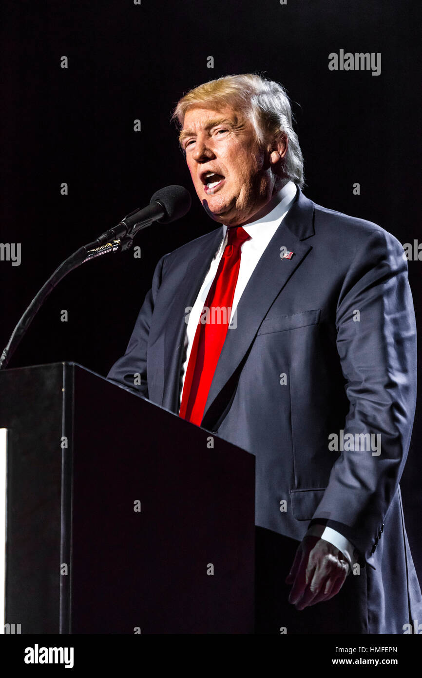 OCTOBER 15, 2016, EDISON, NJ - Donald Trump speaks at Edison New Jersey ...