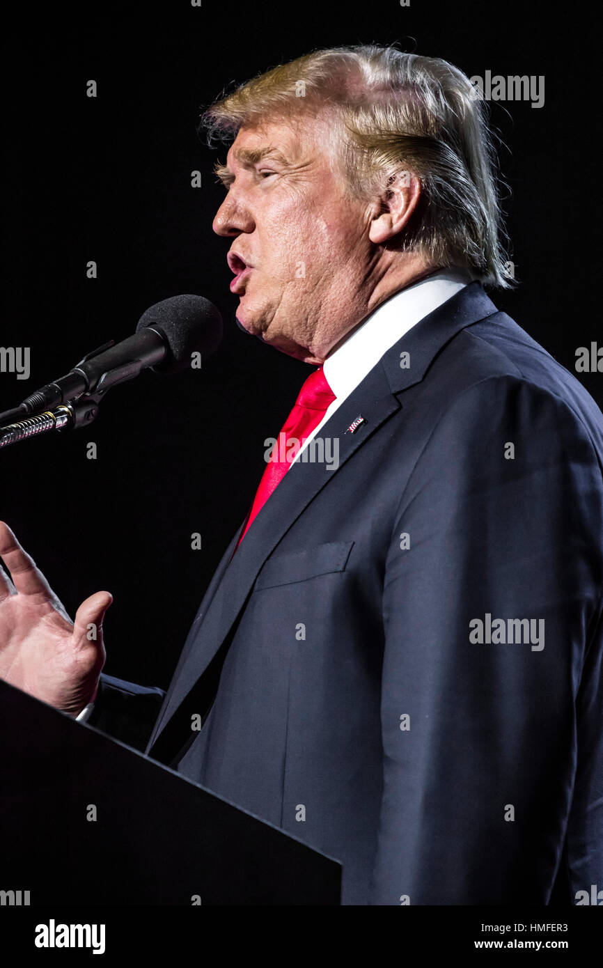 OCTOBER 15, 2016, EDISON, NJ - Donald Trump speaks at Edison New Jersey ...