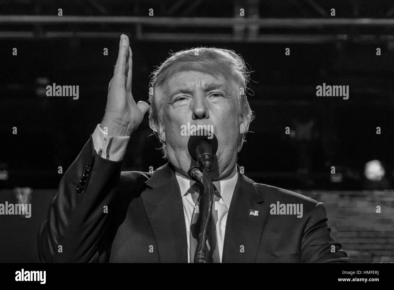 OCTOBER 15, 2016, EDISON, NJ - Donald Trump speaks at Edison New Jersey ...