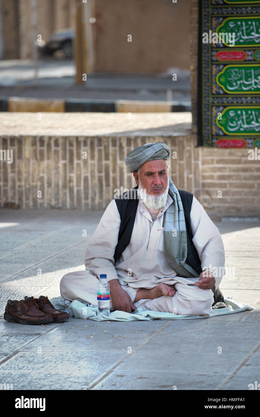 Traditional clothes iran hi-res stock photography and images - Alamy