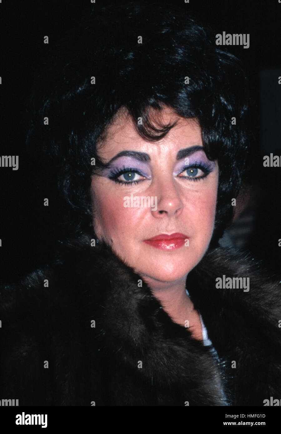 ELIZABETH TAYLOR Leaving the Golden Theatre after Rehearsal for her ...
