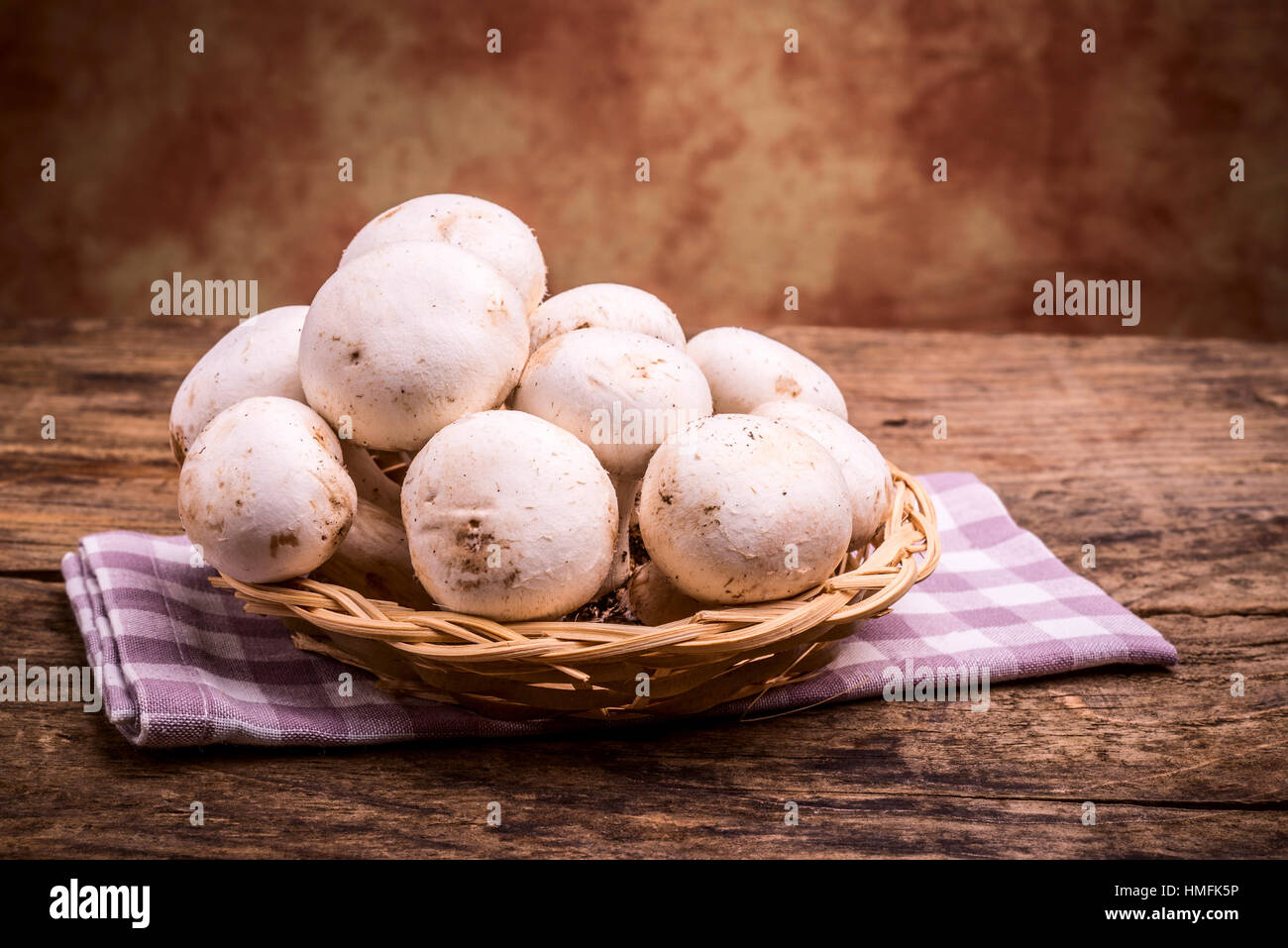 champignon - agaricus bisporus mushroom Stock Photo - Alamy