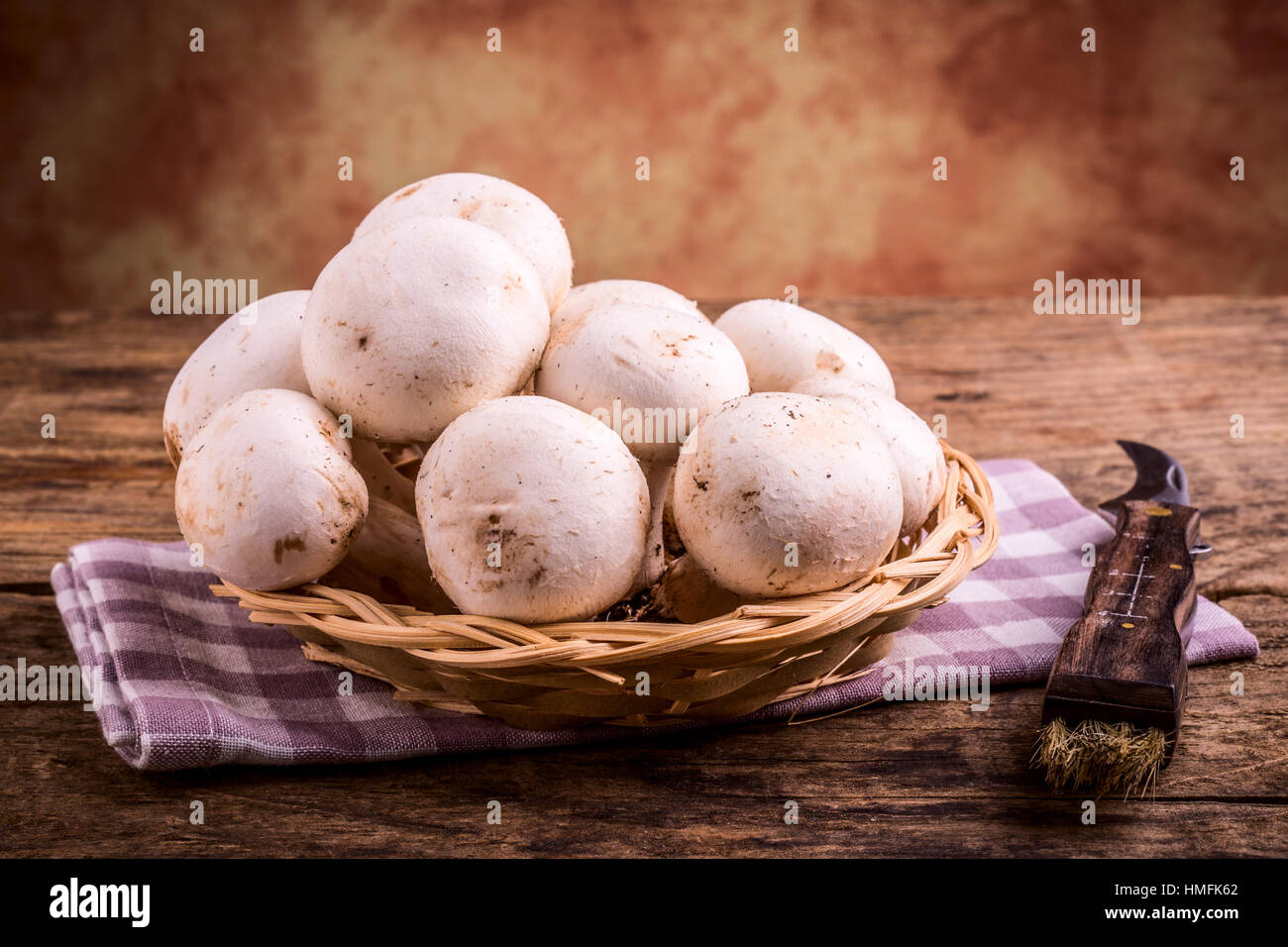 champignon - agaricus bisporus mushroom Stock Photo - Alamy
