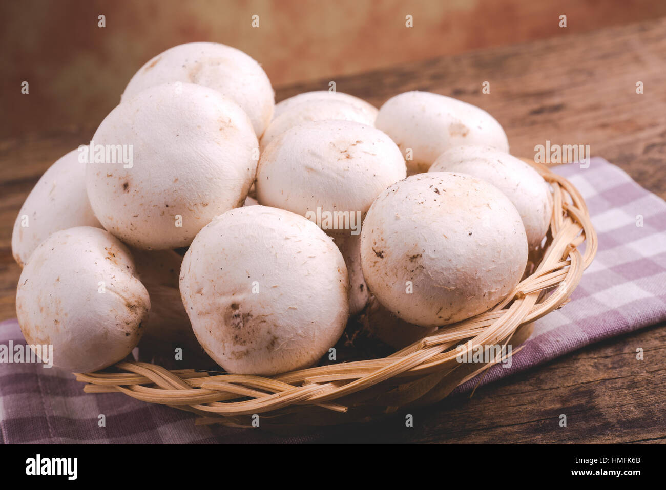 champignon - agaricus bisporus mushroom Stock Photo - Alamy