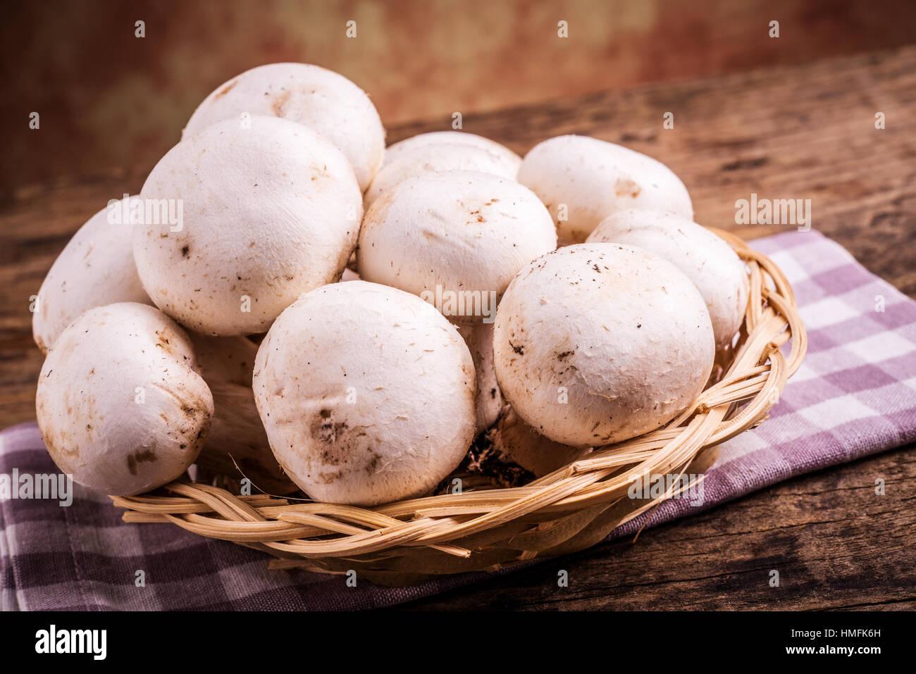 champignon - agaricus bisporus mushroom Stock Photo - Alamy