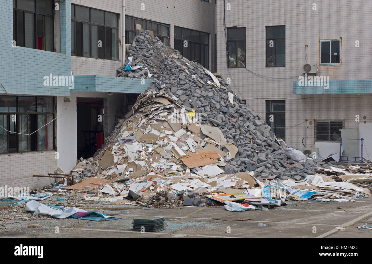Rubble Pile Stock Photos & Rubble Pile Stock Images - Alamy