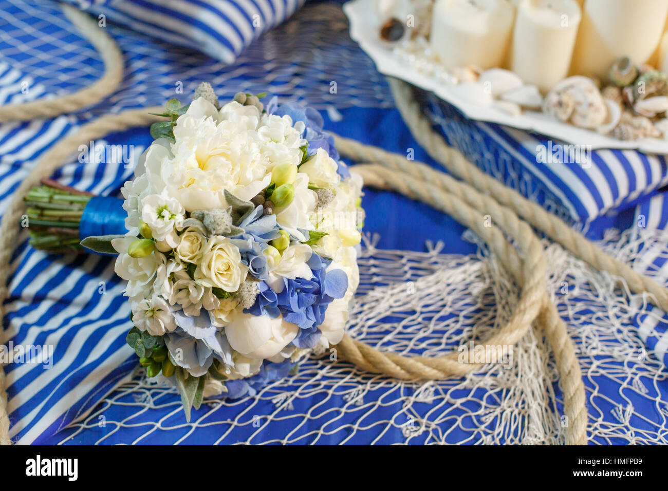 wedding bouquet flower arrangement sein rope Stock Photo - Alamy