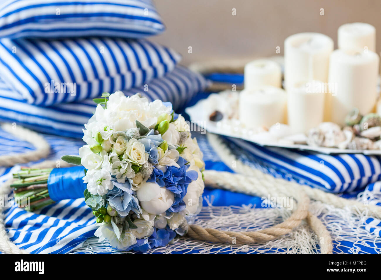 wedding bouquet flower arrangement sein rope Stock Photo - Alamy