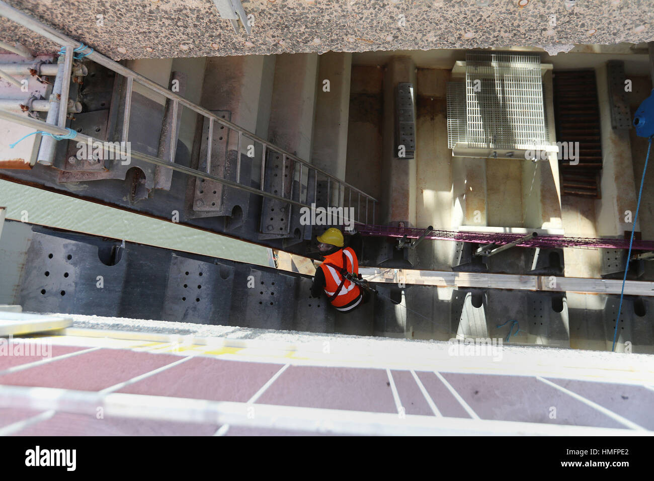 Final section new queensferry crossing hi-res stock photography and ...