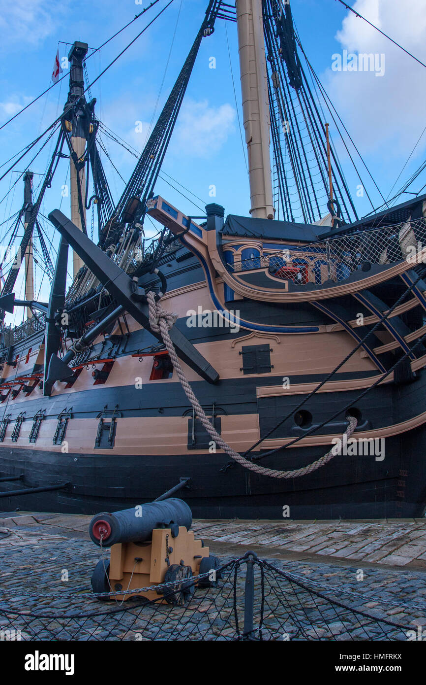 Bow and starboard of HMS Victory Stock Photo - Alamy
