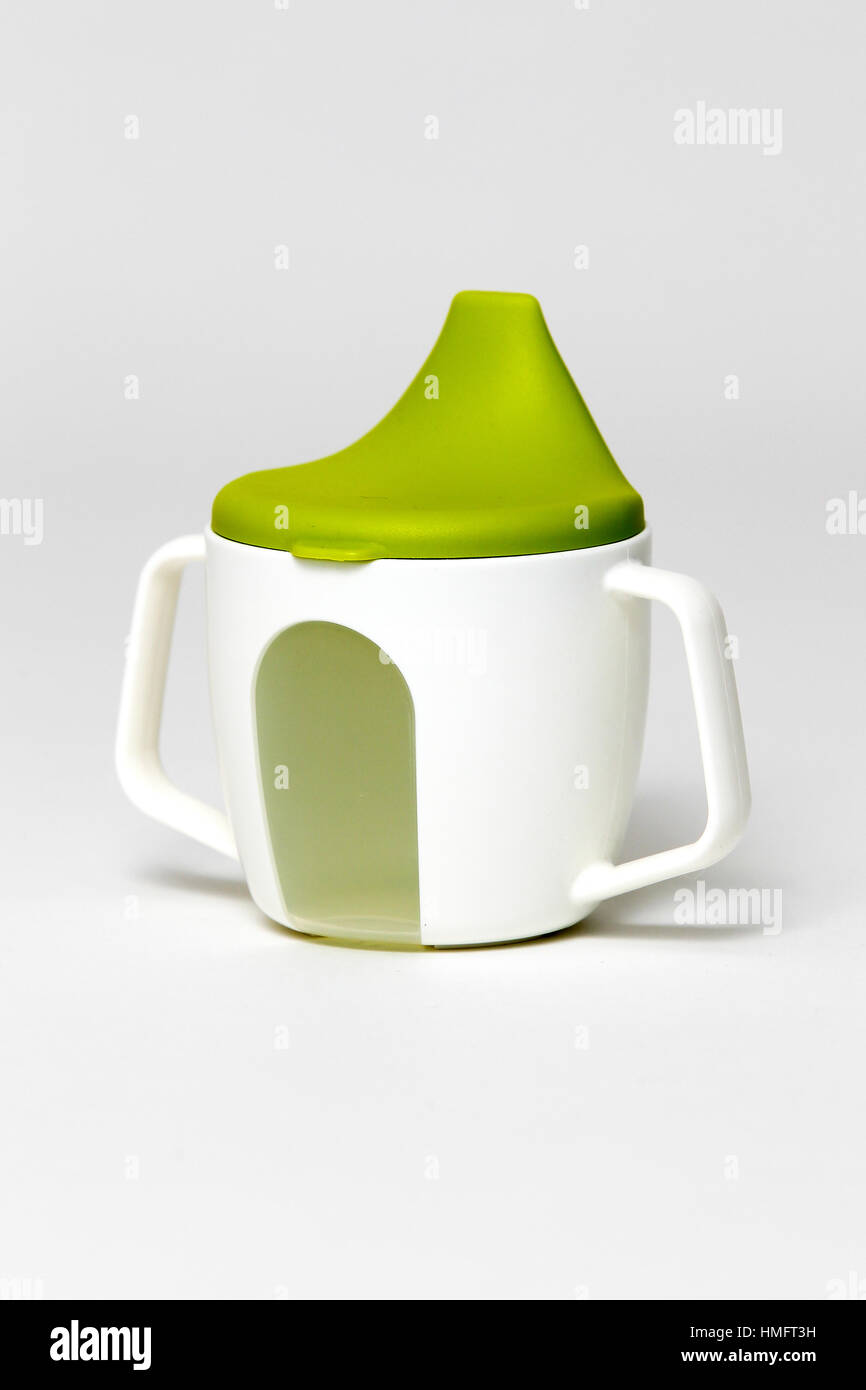 Toddlers beaker hi-res stock photography and images - Alamy