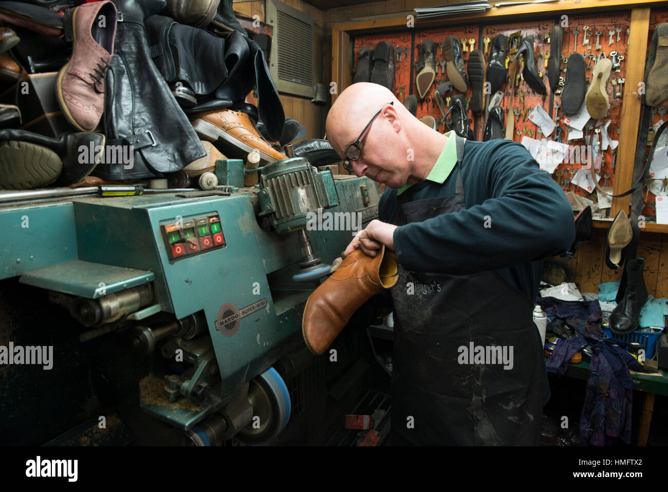 Shoe fix shoes fixing hi-res stock photography and images - Alamy